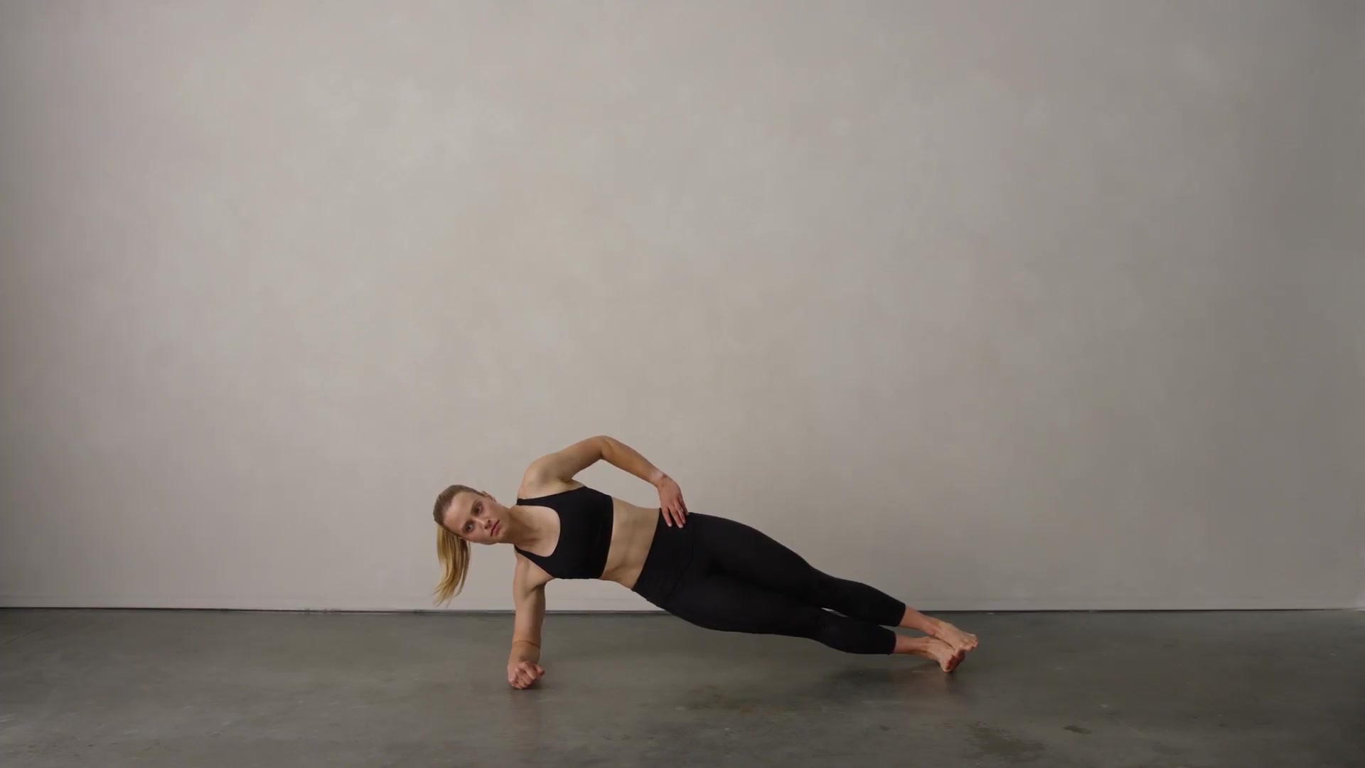 Side Plank - Video, Instructions & Variations